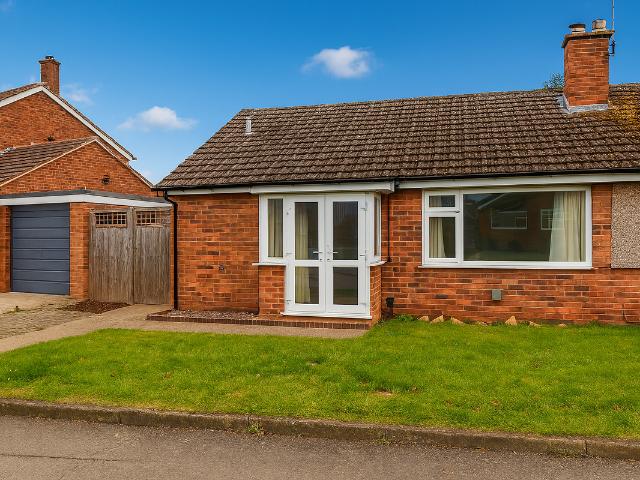 Vicarage Lane, Nottingham NG12, 2 bed bungalow to rent, £995 pcm | PrimeLocation