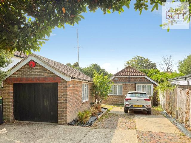 Vicarage Lane, East Preston, Littlehampton, West Sussex BN16, 4 bed bungalow to rent, £2,250 pcm | PrimeLocation