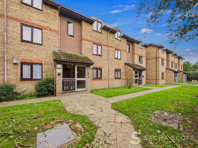 Vicarage Lane, Horley, RH6 Studio to rent £1,050 pcm £242 pw