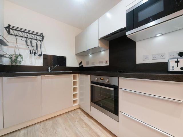 Vicarage Rd, Croydon CR0, 2 bed flat to rent, £1,800 pcm | PrimeLocation
