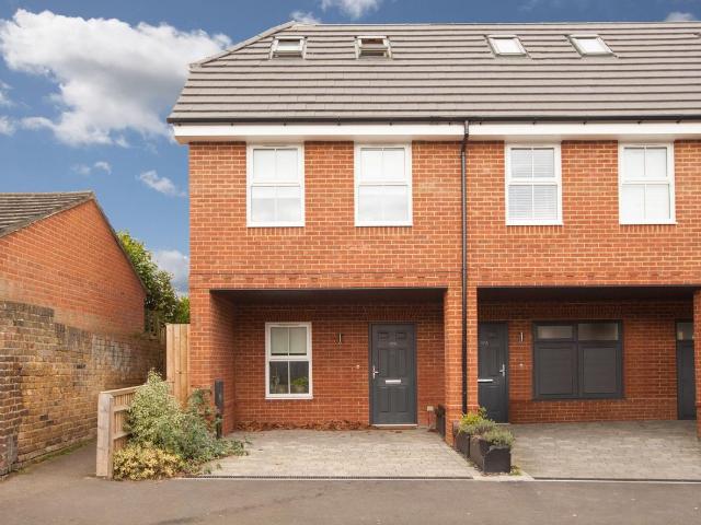 Vicarage Road, Maidenhead SL6, 3 bed end terrace house to rent, £2,300 pcm | PrimeLocation