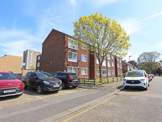 Vicarage Road, Dagenham RM10, 3 bed flat to rent, £1,800 pcm | PrimeLocation