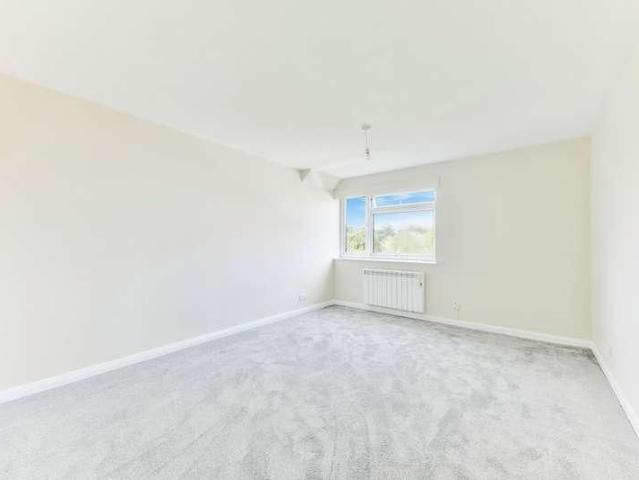 Vicarage Road, Eisenhower House, KT1