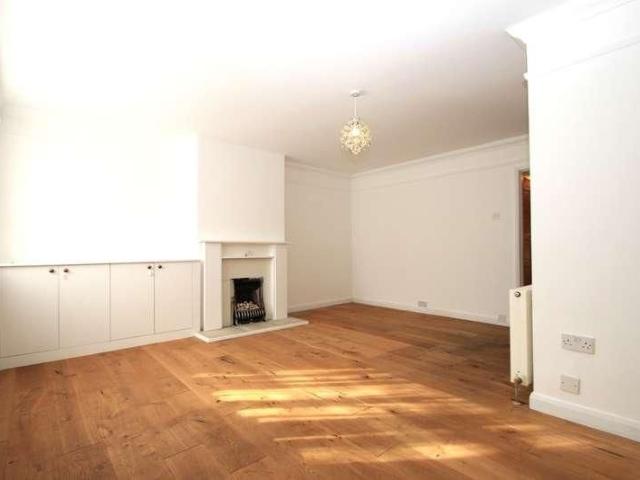 Vicarage Road, Hampton Wick, KT1
