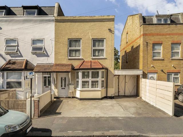 Vicarage Road, Leyton E10, 5 bed property to rent, £3,600 pcm | PrimeLocation