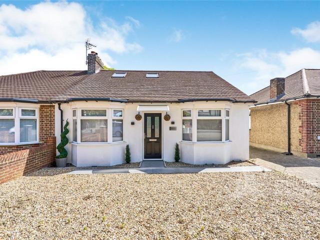 Vicarage Road, Sunbury on Thames. 4 bed bungalow to rent £3,500 pcm £808 pw