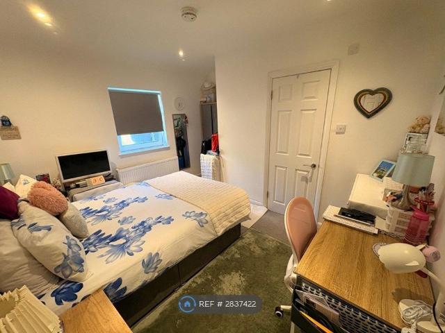 Vicarage Road, Watford WD18, Room to rent, £775 pcm | PrimeLocation
