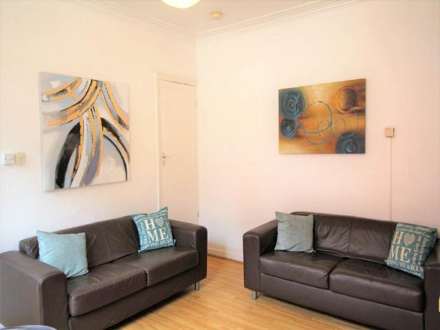 Vicarage Street Room 1, Kirkstall, Leeds