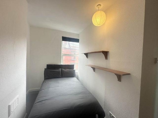Vicarage Street Room 1, Kirkstall, Leeds