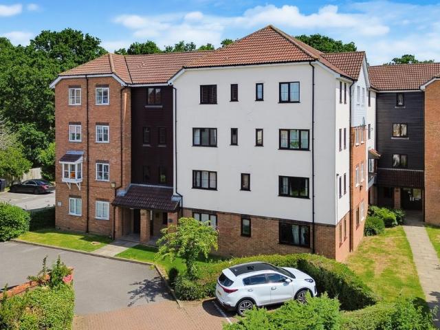 Vicars Bridge Close, Wembley HA0, Studio to rent, £1,300 pcm | PrimeLocation