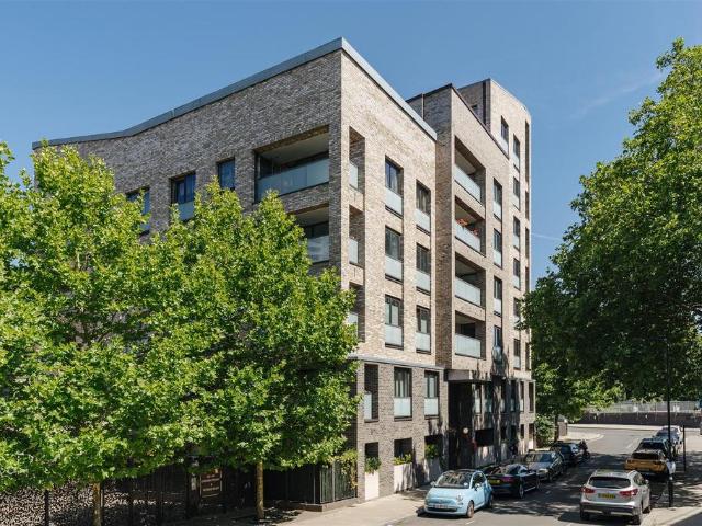 Vicars Road, London 2 bed flat to rent £2,995 pcm £691 pw