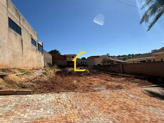 VICENTE PIRES: Terreno Plano de 650m² Murado ao lado do Taguapark!