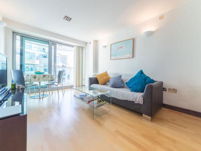 Vicentia Court, LONDON SW11 1 bed flat to rent £2,350 pcm £542 pw