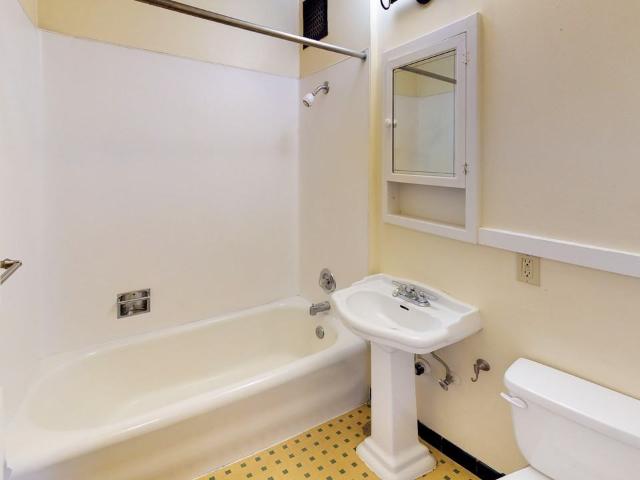 Viceroy Apartments Studio Apartment for Rent at 505 Boylston Ave E, Seattle, WA 98102 Broadway