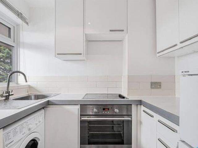 Viceroy Close, East End Road, 2 Bedroom Apartment
