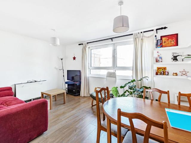 Viceroy Close, East Finchley, London N2, 3 bed flat to rent, £2,150 pcm | PrimeLocation