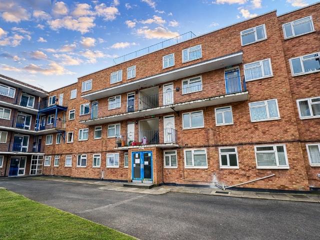 Viceroy Court, High Street South, Dunstable, Bedfordshire LU6, Studio to rent, £750 pcm | PrimeLocation