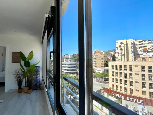 Vida urbana e praiana em Torremolinos Costa del Sol