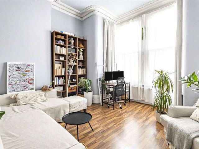 Video Available on Request* Well presented studio apartment in the heart of Brook Green