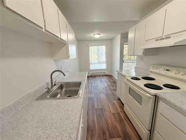 View at the Lake I | New Management + Specials | Patio, Parking & On 2 Bedroom Apartment for Rent at 30602 Pacific Hwy S, Federal Way, WA 98003