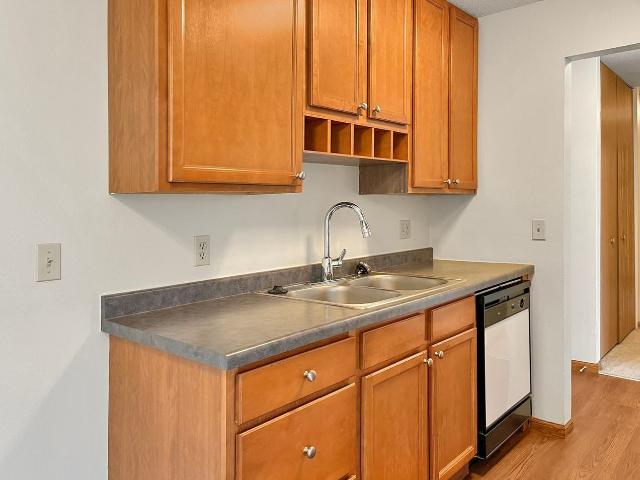 View Pointe Apartments 1 Bedroom Apartment for Rent at 3898 Valley View Dr S, Eagan, MN 55122