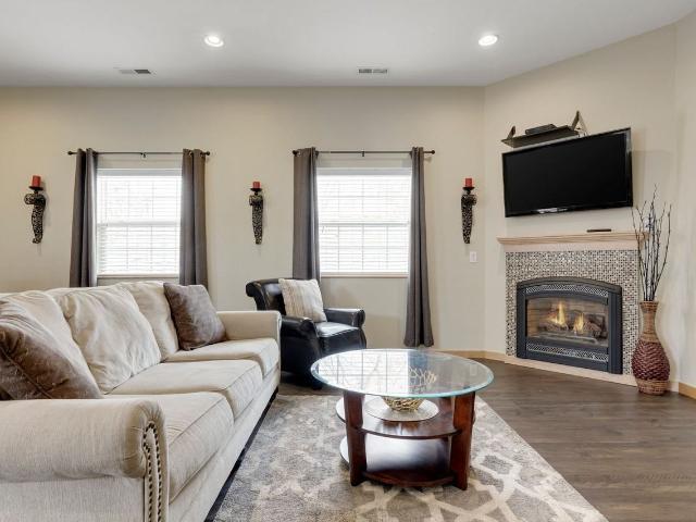 View Pointe Apartments 2 Bedroom Apartment for Rent at 3898 Valley View Dr S, Eagan, MN 55122
