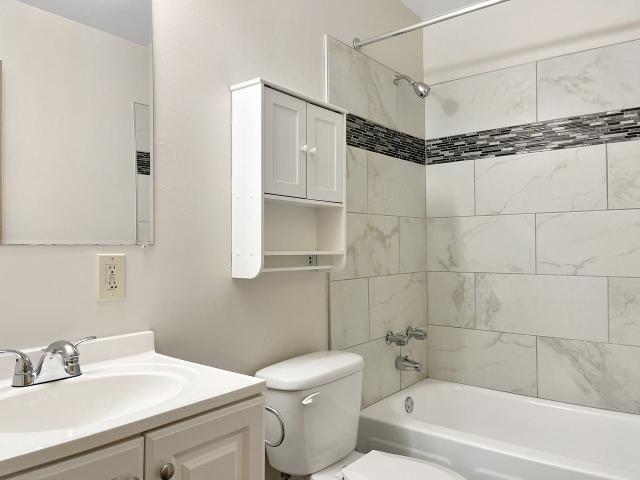 View Pointe Apartments 2 Bedroom Apartment for Rent at 3898 Valley View Dr S, Eagan, MN 55122