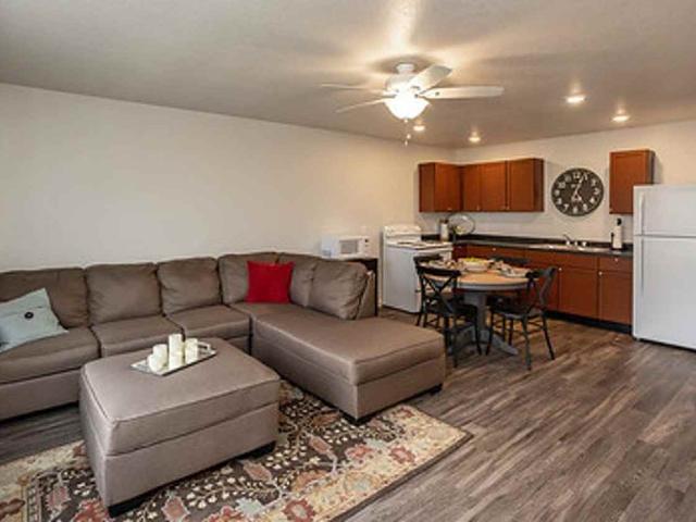 View Pointe by Kading 3 Bedroom Apartment for Rent at 1191 W 16th St, Pella, IA 50219