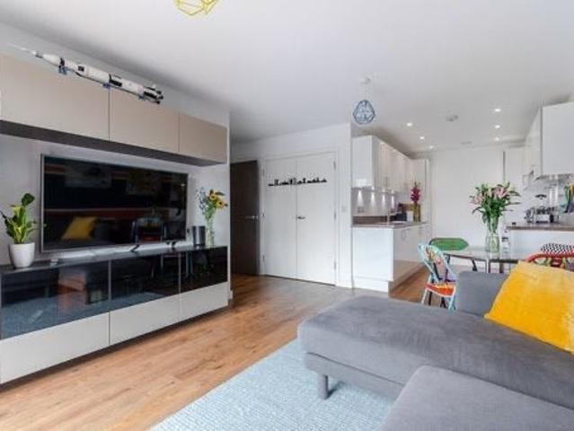 Views to Shard Available today 2B1B 5m Old St