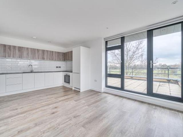 Viewpoint House, Staines Upon Thames. 2 bed flat to rent £1,800 pcm £415 pw