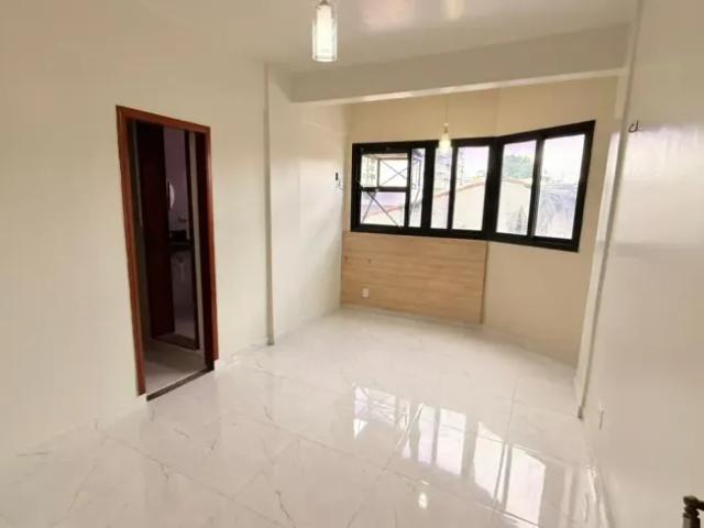 VIEIRALVES â alugo apartamento, â¢ 1 por Andar â¢ 243m2, 4 suÃtes, 2 vagas