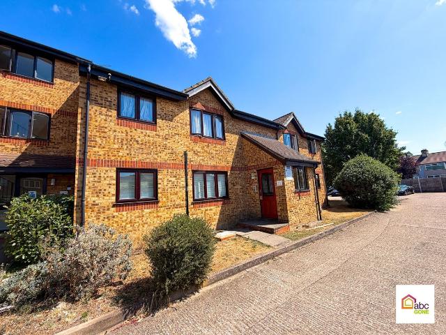 Vignoles Road, Romford, Essex, UK RM7, 1 bed flat to rent, £1,300 pcm | PrimeLocation