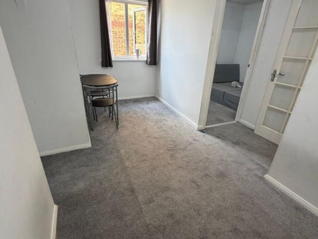Vignoles Road, Romford RM7, 1 bed flat to rent, £1,200 pcm | PrimeLocation