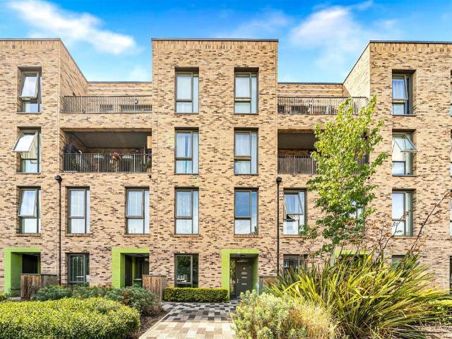 Viking Gardens, London 3 bed maisonette to rent £2,600 pcm £600 pw