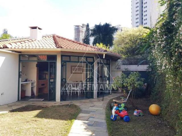 Vila Madalena, casa com excelente oportunidade tanto para residência ou comercial
