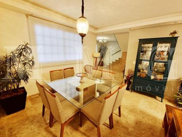 Vila Mariana: Casa em vila com três suítes à venda 350m da estação Vila Mariana. Impecável