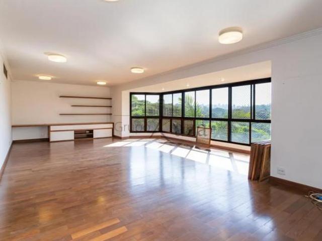 Vila Nova Conceição 3 Dormitórios 207m²