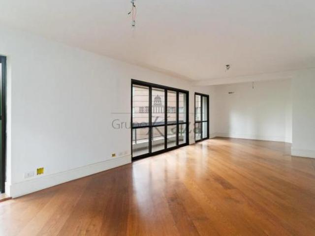 Vila Nova Conceição 3 Suítes 210m² 3 Grs