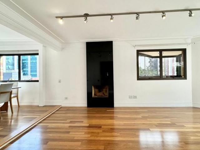 Vila Nova Conceição 208m2 3 Suítes 4 Vagas