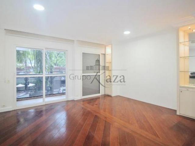 Vila Nova Conceição 2 Dormitórios 117m²