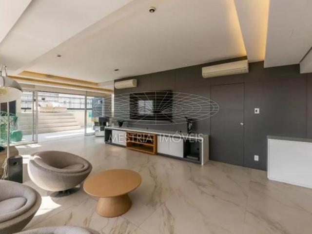 Vila Nova Conceição | Cobertura duplex, diferenciada, ao lado da Praça Pereira Coutinho!