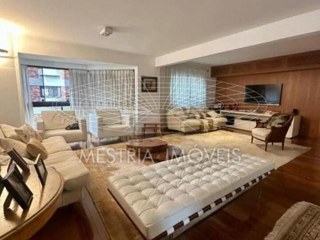 Vila Nova Conceição | Apto imponente com 207 m² | Próximo a Praça Pereira Coutinho e do Ibirapuera!