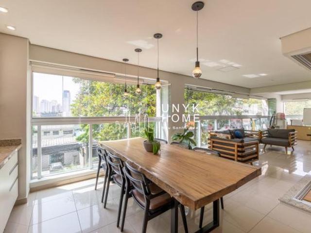 Vila Olímpia: Apartamento de 210 m² para Locação. 4 Suítes, Varanda Gourmet e Elevador Privativo