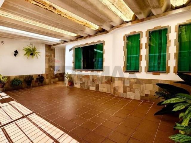 Vila Alzira: Casa Ampla e Térrea à Venda!