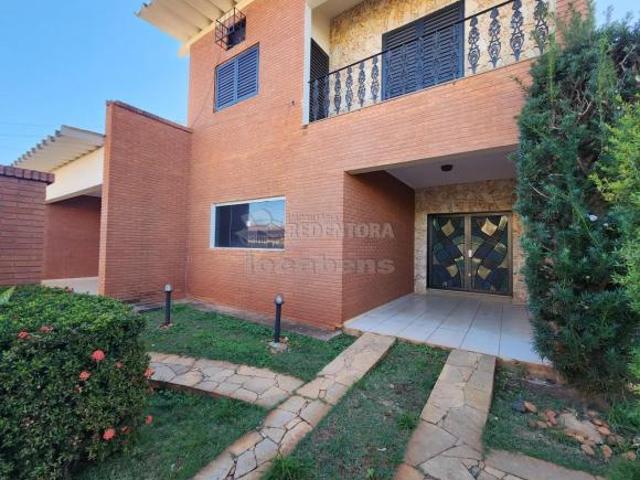Vila Curti, casa sobrado com 03 dormitórios todos tipo apartamento e com armários
