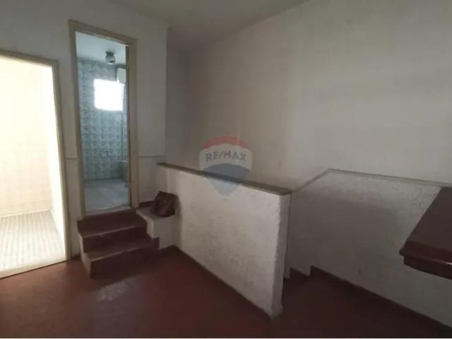 Vila com 3 casas e 2 apartamentos à venda em bonsucesso, em um terreno de 530 m²