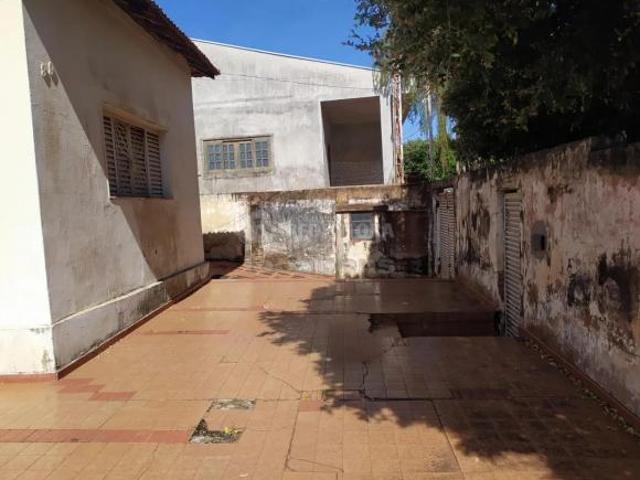 Vila Ercília Casa antiga em terreno de 242 m² Vaga Estuda permuta com Apto em bom local