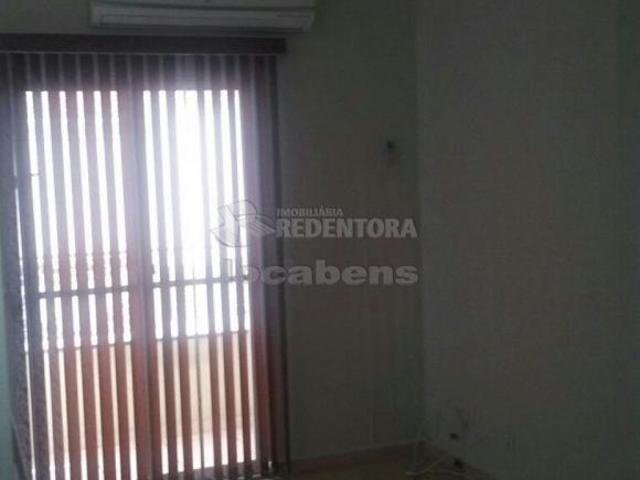 Vila Imperial Apartamento com 03 dormitórios e 01 vaga de garagem coberta