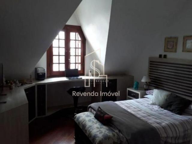 Vila Suzana, Casa de 220m², sendo 3 dormitórios, 4 banheiros e 2 vagas de garagem