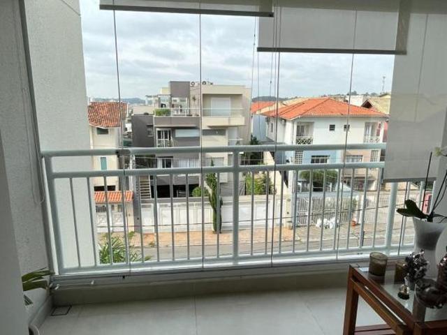 Vila São Francisco, apartamento reformado com 60m, 2 dormitórios à venda!